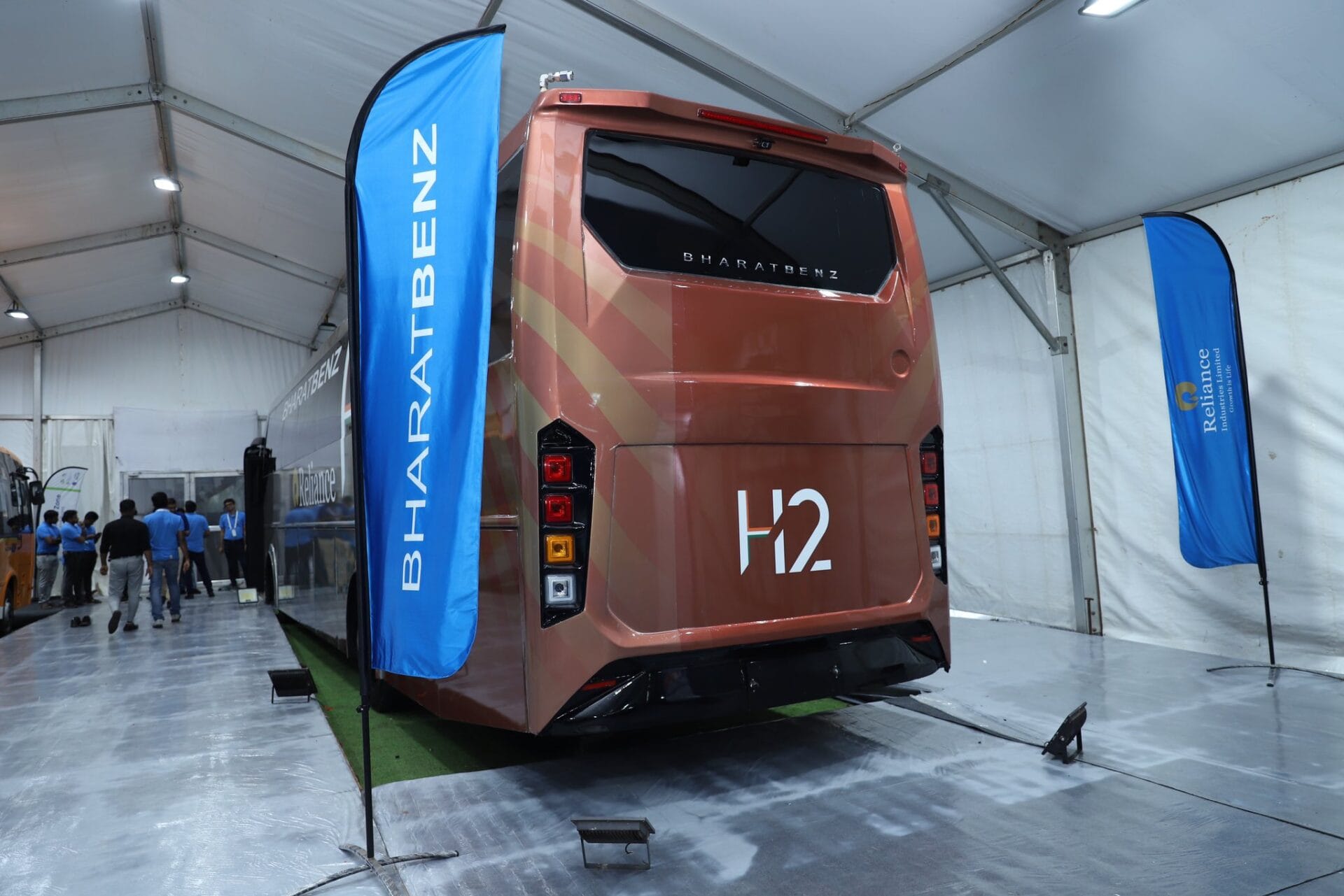 India’s First Hydrogen Fuel Cell Intercity Luxury Coach Unveiled By ...